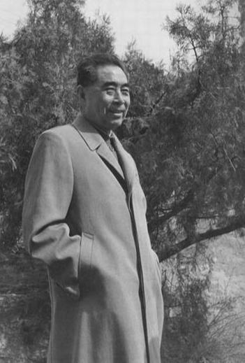 On the day of Zhou Enlai's death, Ye Jianying and Deng Xiaoping came to ...