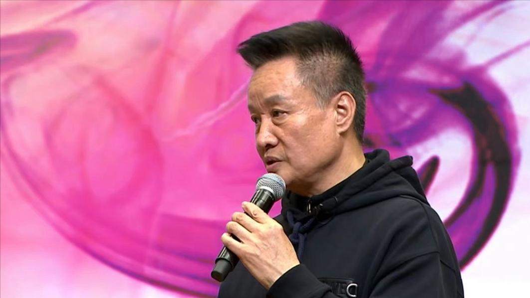 Artists gathered in Beijing: Yan Weiwen was supported to hug Li ...