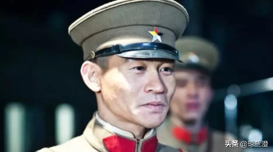 Zhang Xueliang cast silver dollars for divination three times, and ...