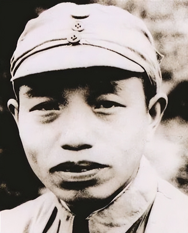 At the entitlement ceremony, he gave up the title of general and served ...