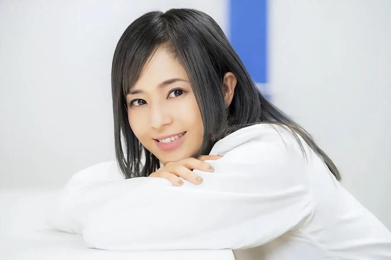 Sola Aoi announced her return to the entertainment industry in a high ...