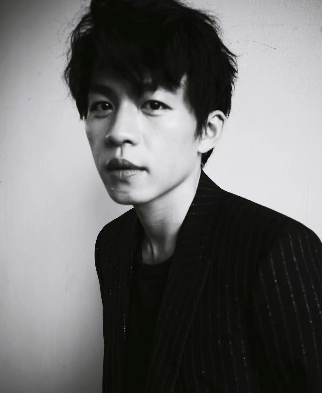 Li Hongqi won an award at the Venice Film Festival, gave a speech and ...