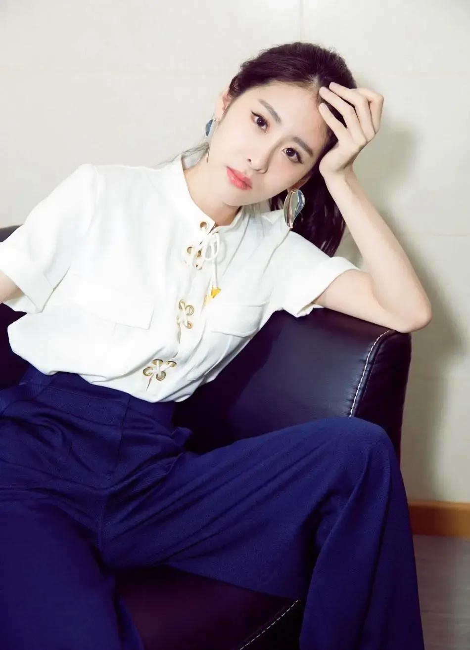 Zhang Bichen wallpaper - iNEWS