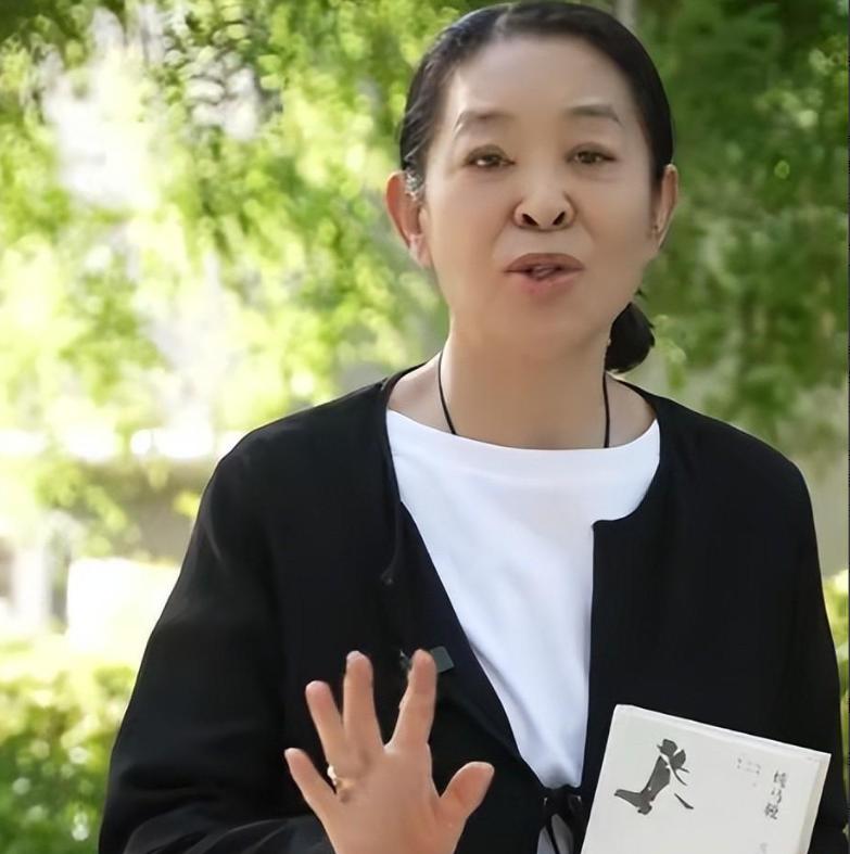 A recent photo of 64-year-old Ni Ping was exposed, her nostrils turned ...