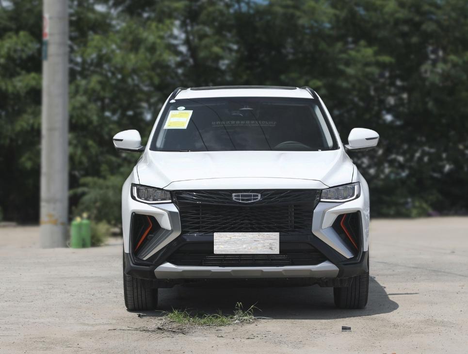 It is the best compact SUV, equipped with a 540-degree panoramic camera ...
