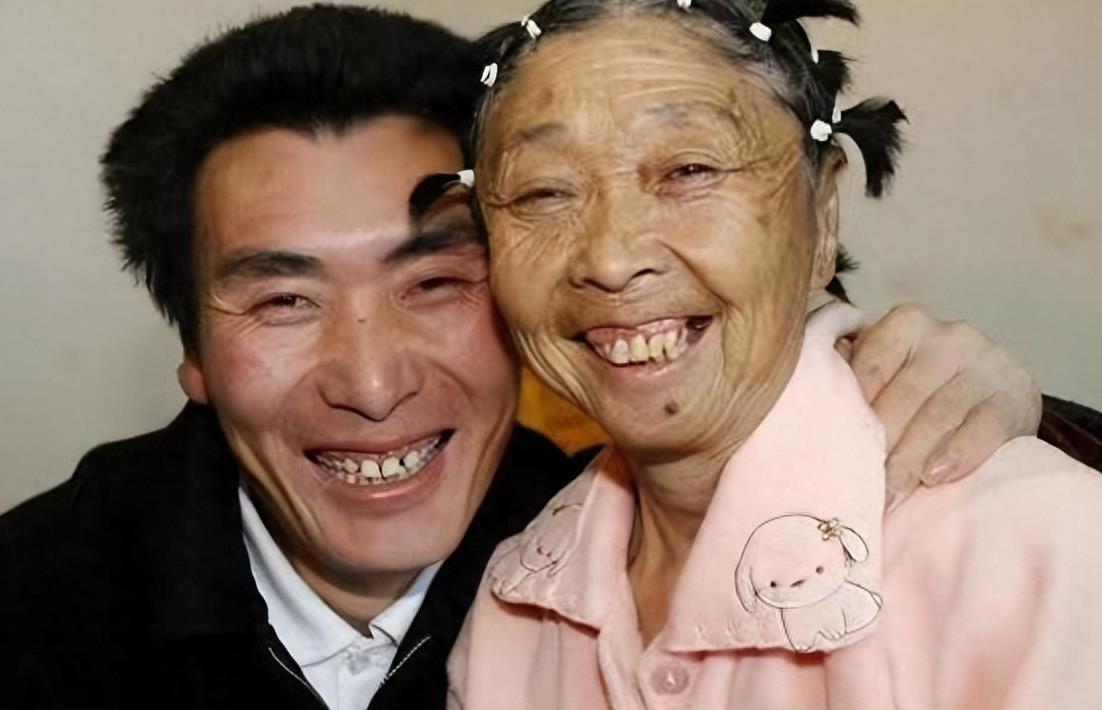 Blindingly bright! Li Yucheng "touches" Ma Yuqin at least once a day ...