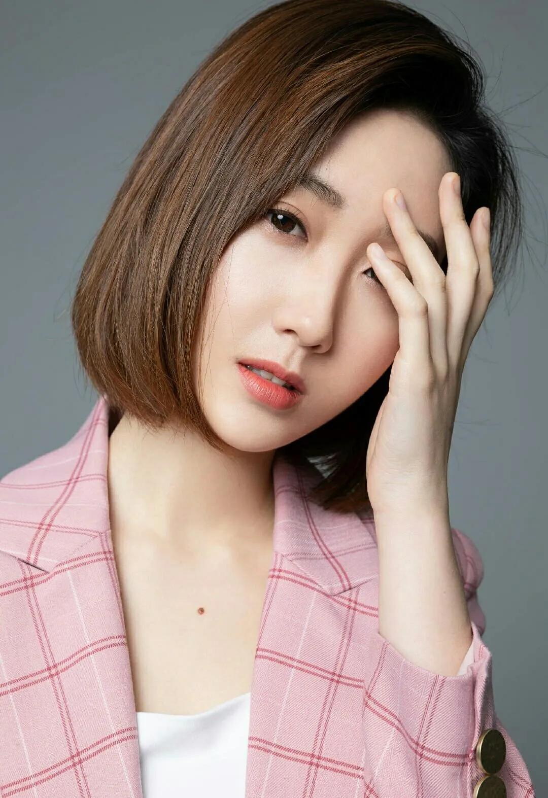 If Lan Yu hosts the Spring Festival Gala - iNEWS