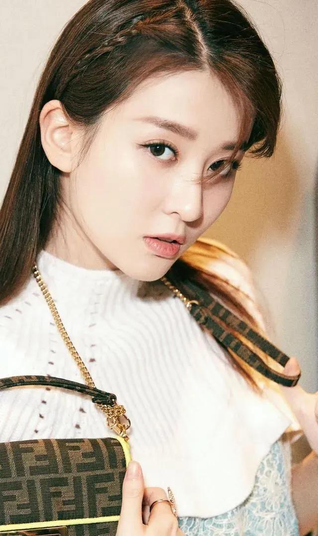New generation actor Qiao Xin - iNEWS