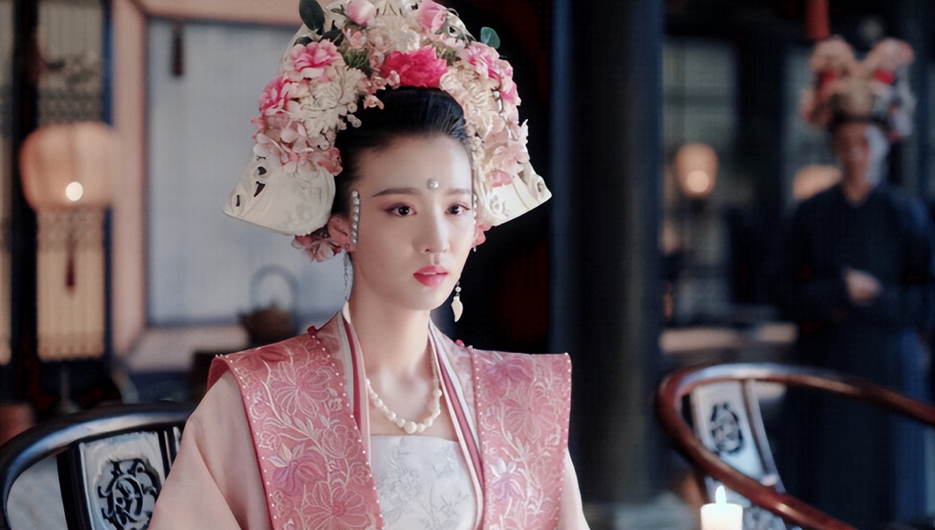 Let 45-year-old Zeng Li play the role of mother, and 28-year-old Reba ...