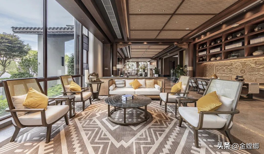 Gold Mantis Soft Decoration Art: Green in Central Yunnan, Red Horses ...