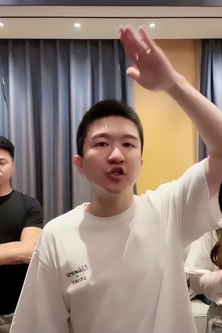 Zhang Da: The only person in the entertainment industry, how did he go ...