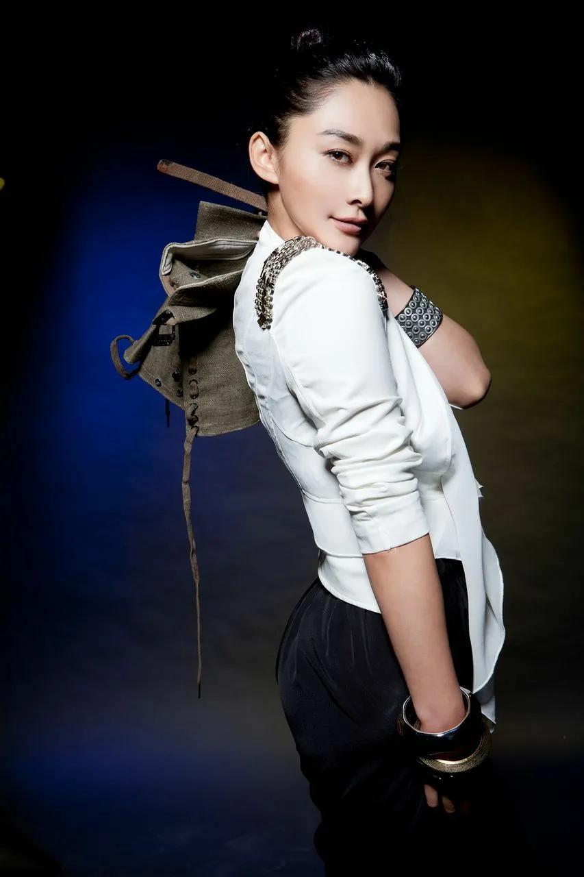 Bai Yu, actress, model - iNEWS