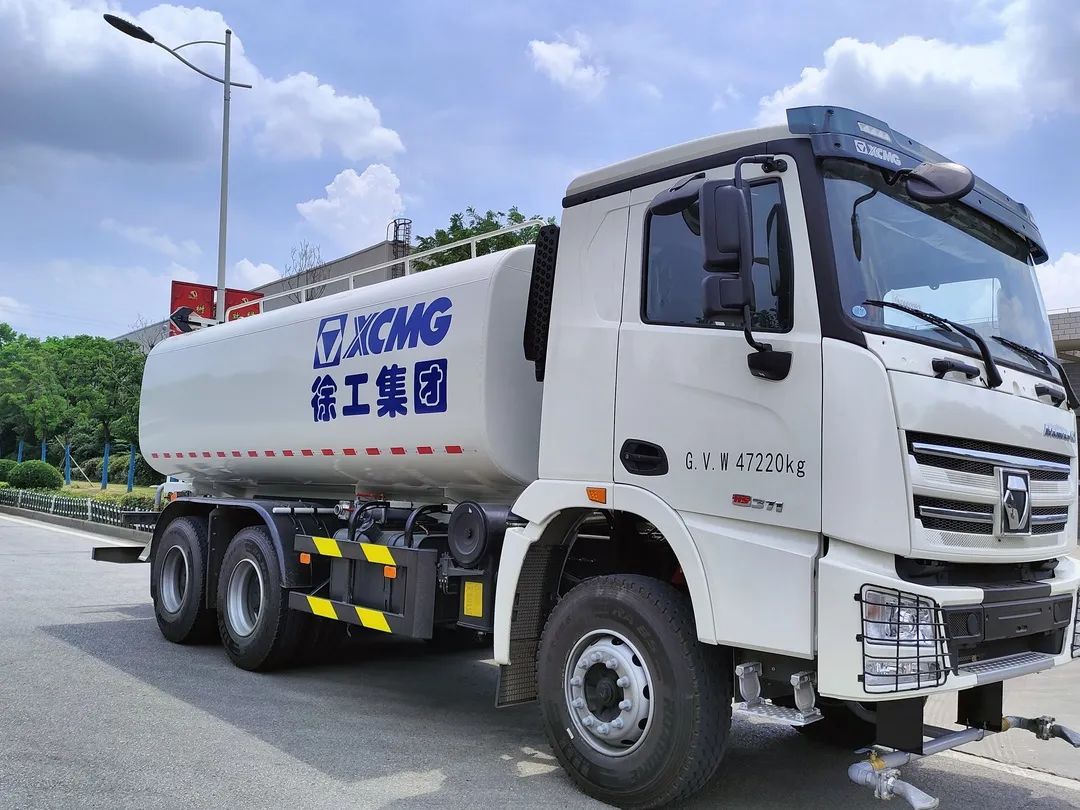 20 units assembled!XCMG's "Everest White" water truck goes to West Africa - iNEWS