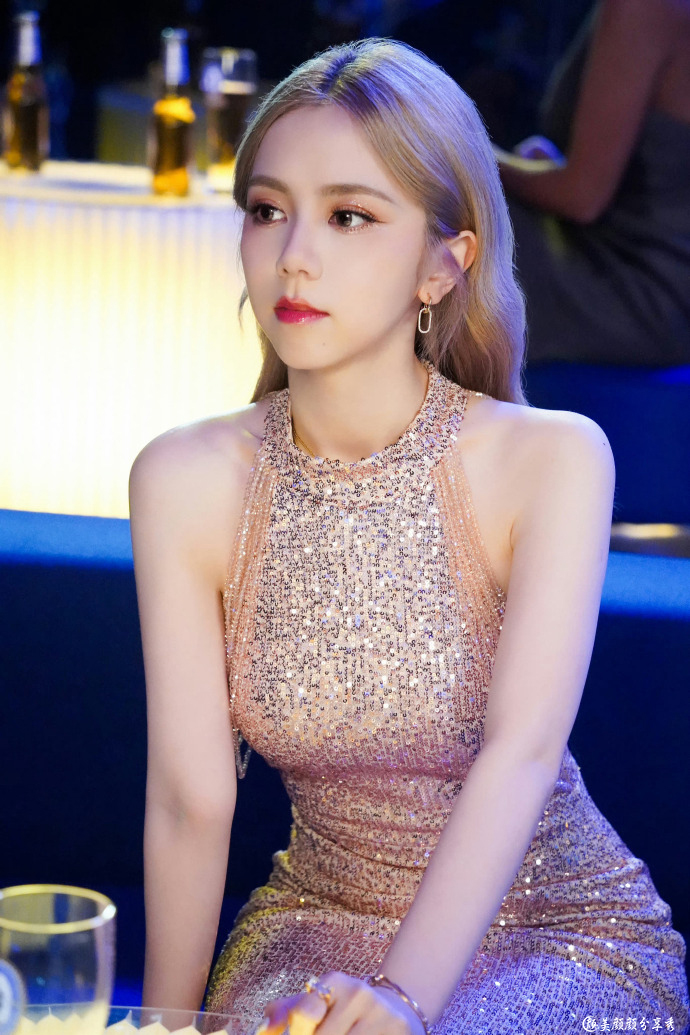 Deng Ziqi looks like an AI beauty - iMedia