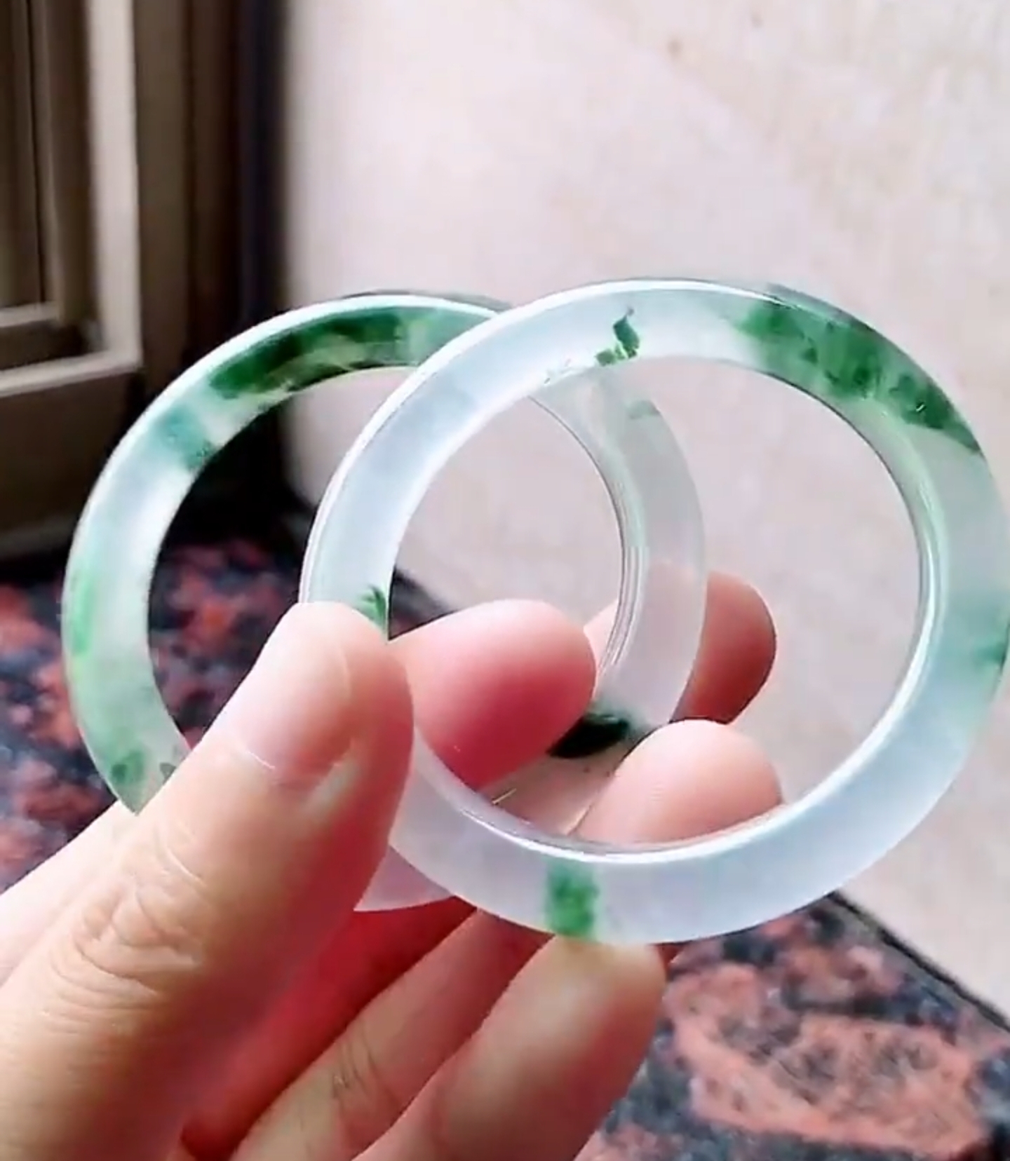 These two bracelets are too beautiful to be real - iNEWS