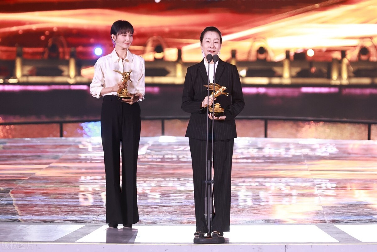 When 45-year-old Yuan Quan and 67-year-old Xi Meijuan were in the same ...