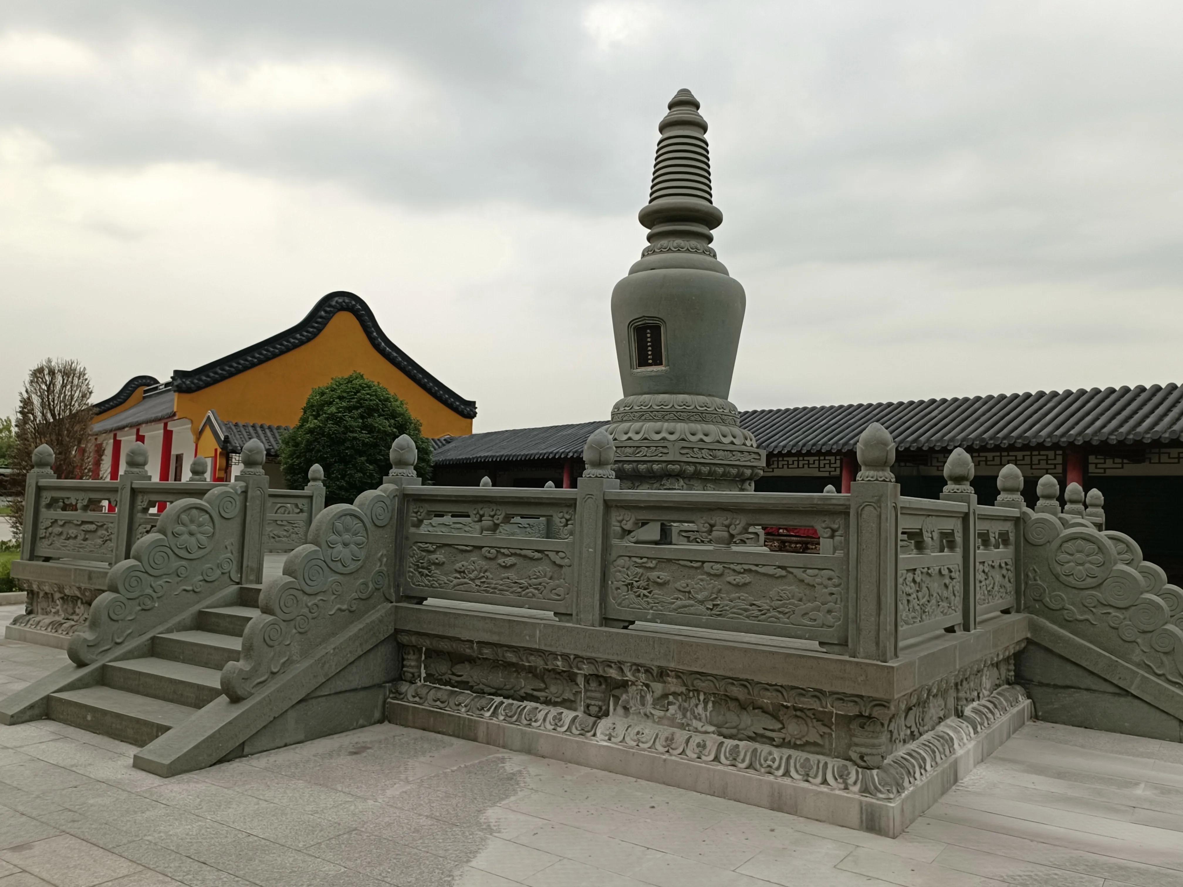 The ancient temple "hidden into the world" in Shanghai - Qinglong ...