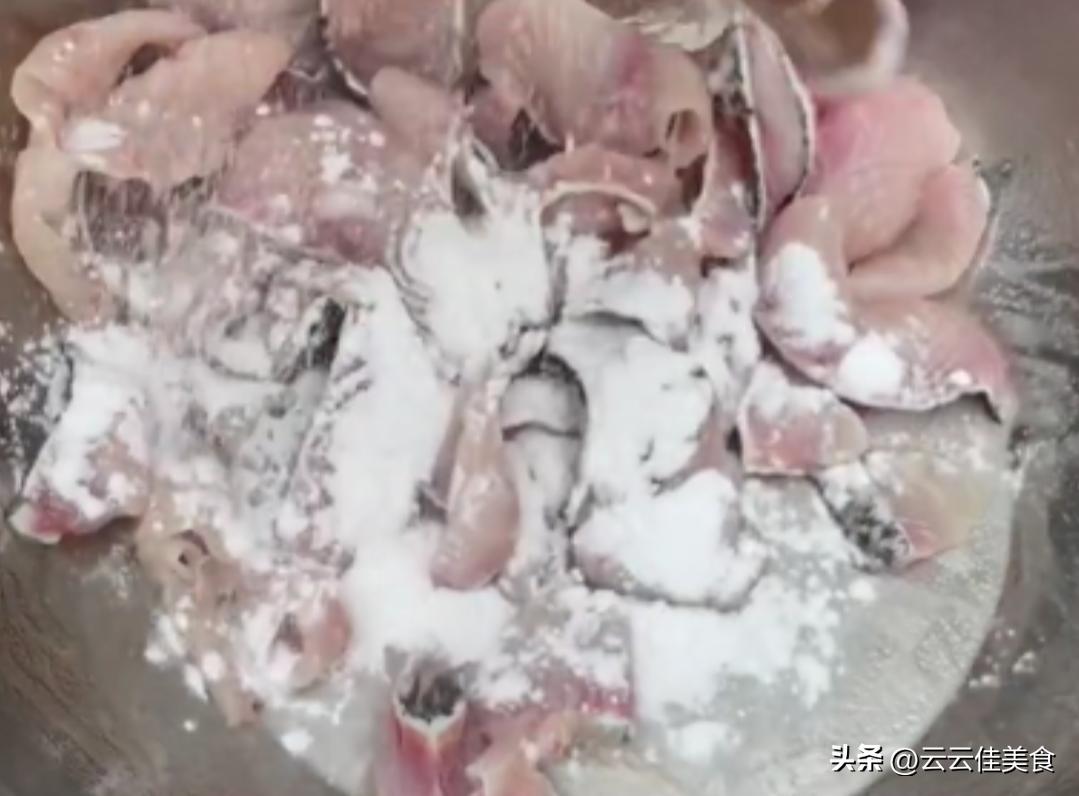 How to make the fish fillets smooth and tender and the fish soup ...