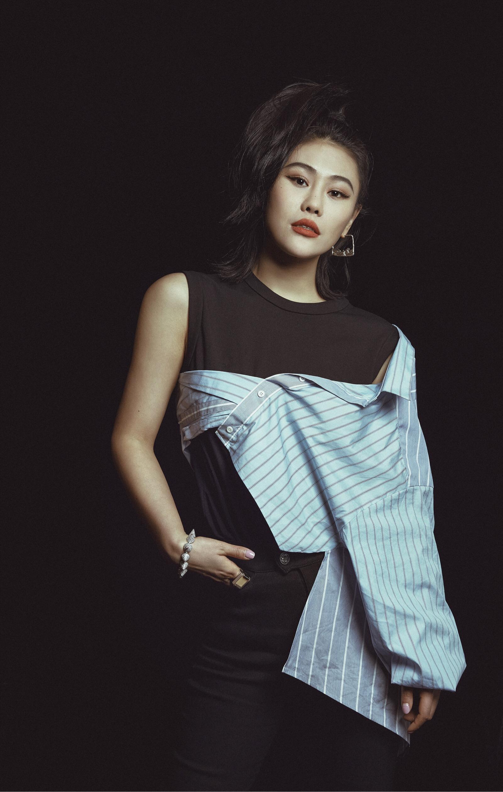 Yuan Yawei turns over the bag and implants the price - iNEWS