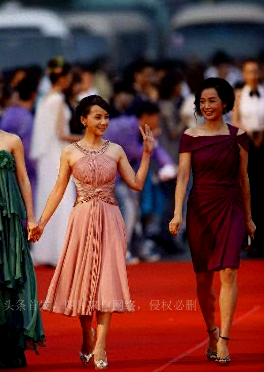 What's Jiang Wenli's condition? Wearing the red carpet with He Lin ...