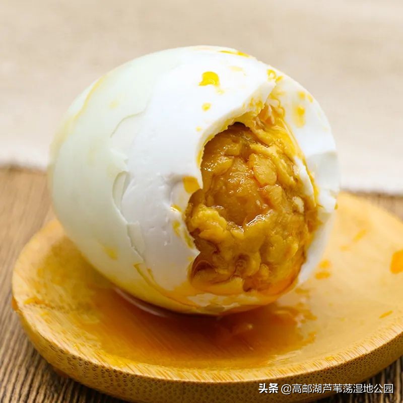 New eggs are new, and the oily Gaoyou salted duck eggs are now on the ...