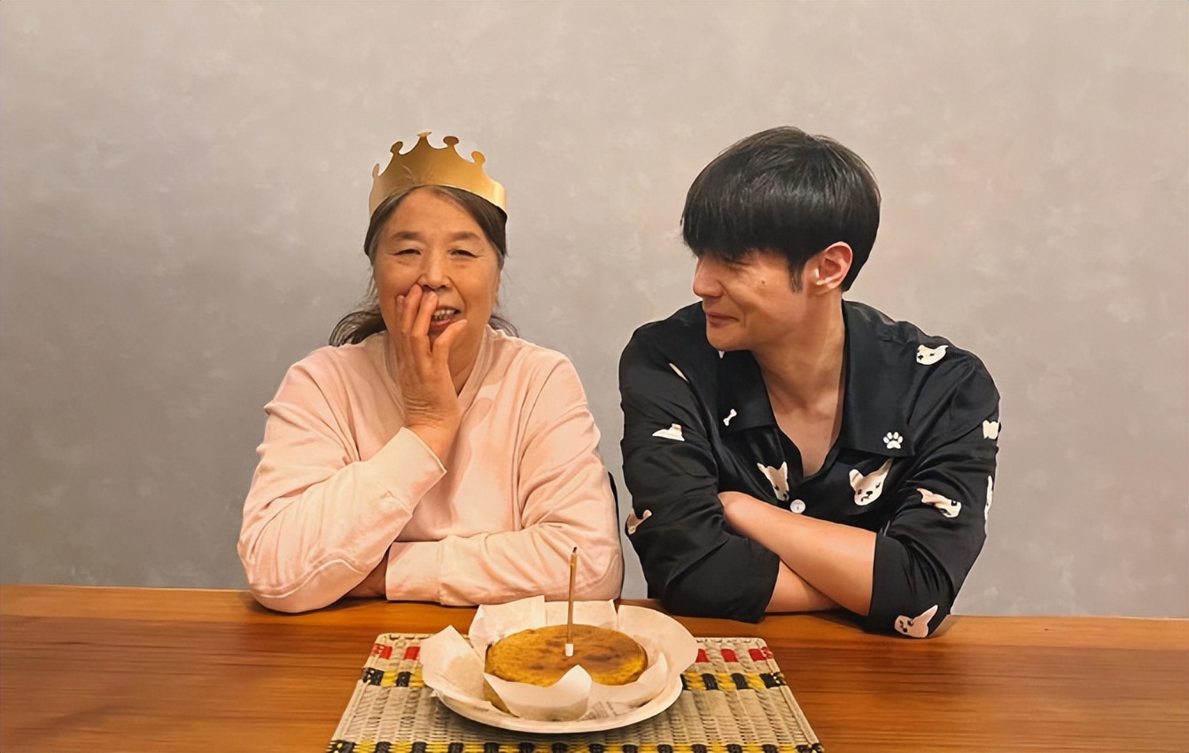 How did Li Ronghao's mother "survive" when her son was in a car ...