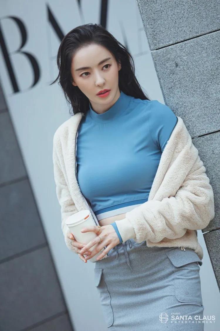 Korean actress Lee Da Hee - iNEWS