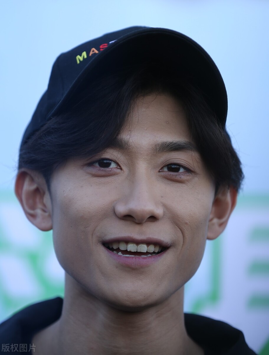 The ten most handsome photos of Zhang Yishan - iNEWS