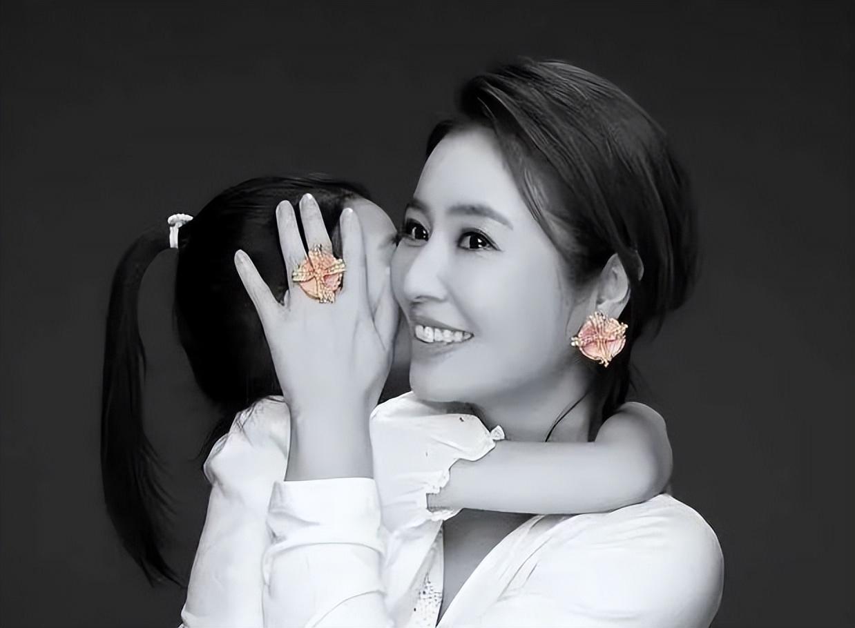 Ruby Lin and Huo Jianhua's daughter's face is exposed for the first ...