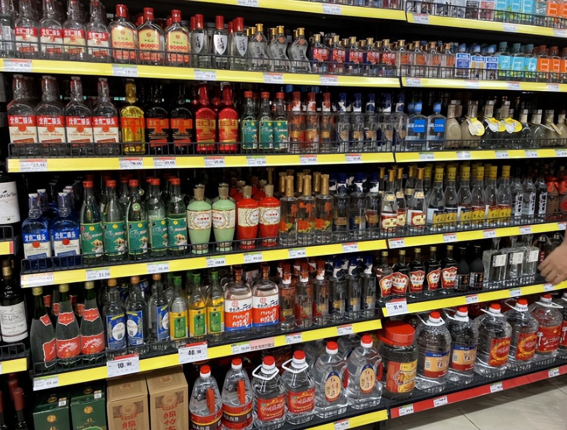 Inventory of 4 light bottle wines, all of which are recognized by wine ...