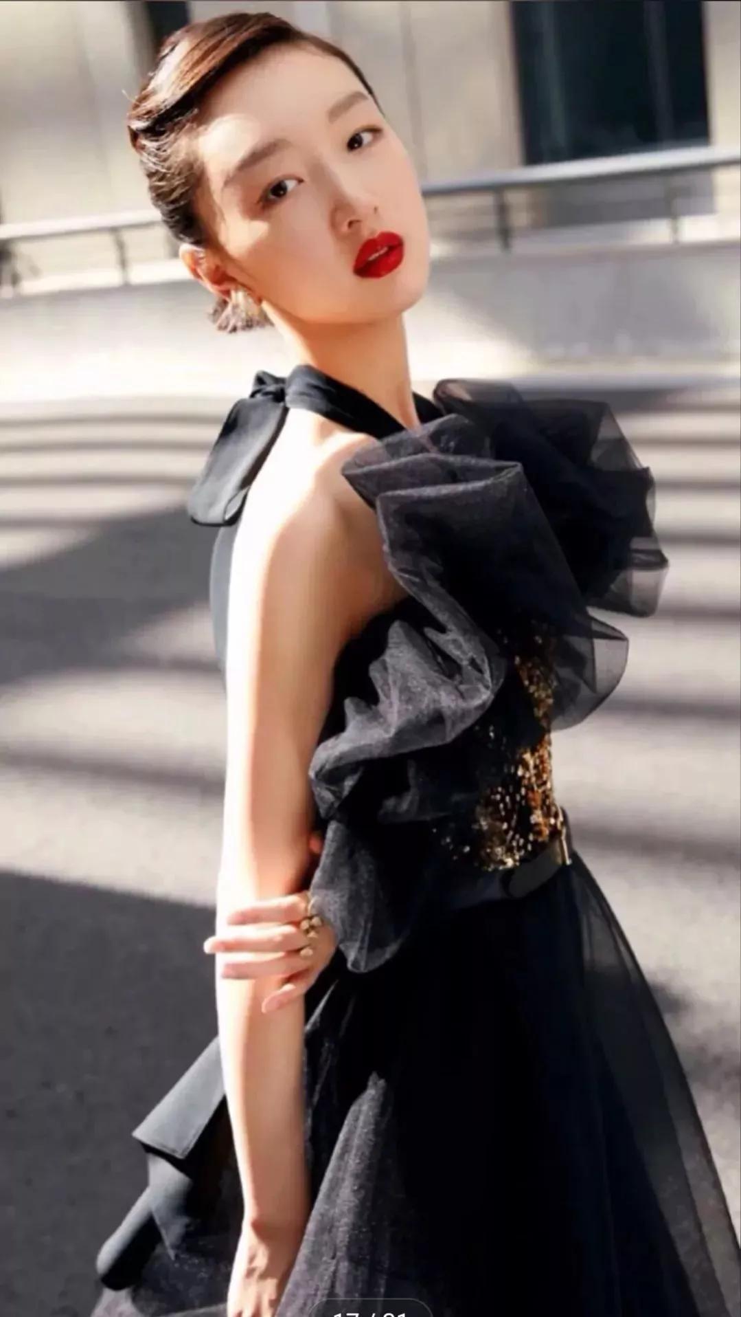 Zhou Dongyu's beautiful photo - iNEWS