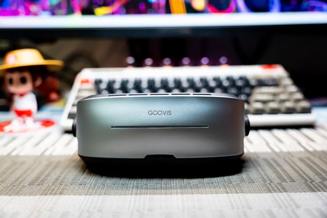 IMAX-level viewing experience, supports naked-eye 3D and can even ...