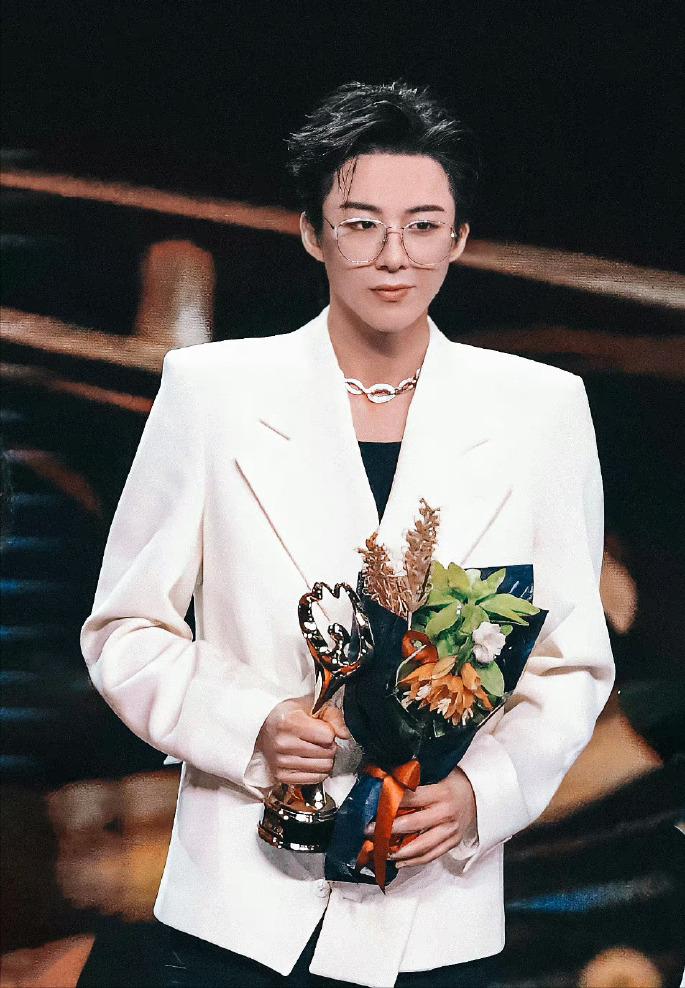 It was revealed that Liu Yuning was divorced and had a baby. I ...