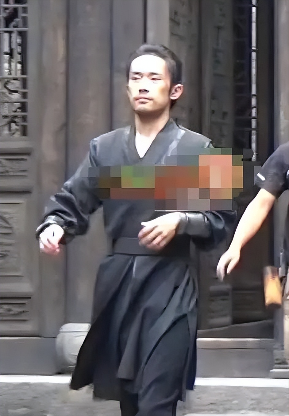 Yi Yangqianxi's "Man Jianghong" has a big breakthrough in modeling, and the black clothes and ...