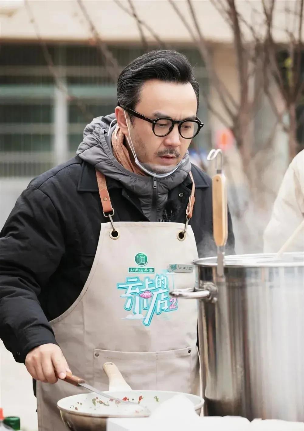 Wang Han to the left, He Jiong to the right, "The Little Shop on the ...