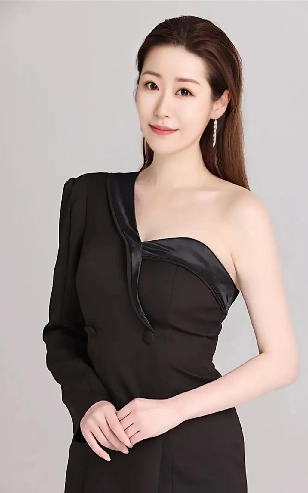 Appreciation of beautiful photos of Li Hui - iNEWS