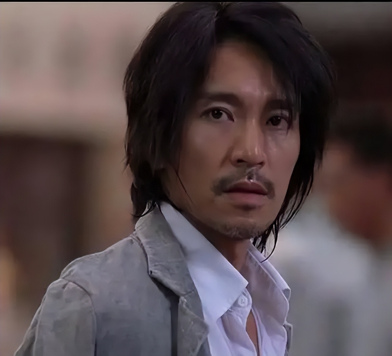 The white-haired Stephen Chow was asked what kind of girl can touch ...
