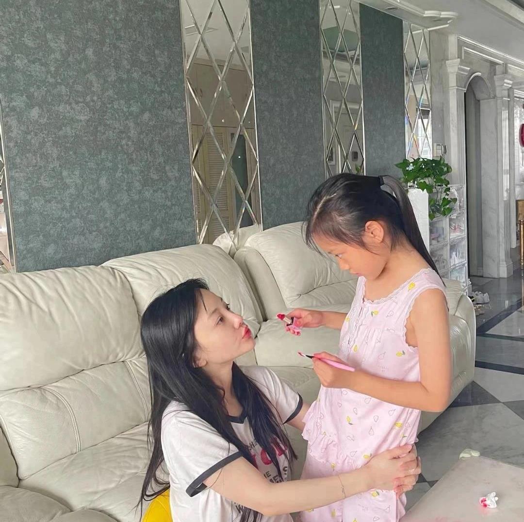 In the daily interactions between Li Xiaolu and Tianxin, the shadow of ...