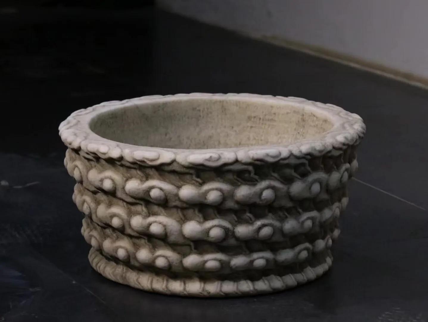 The auspicious cloud stone basin is full, round and full of high-relief ...