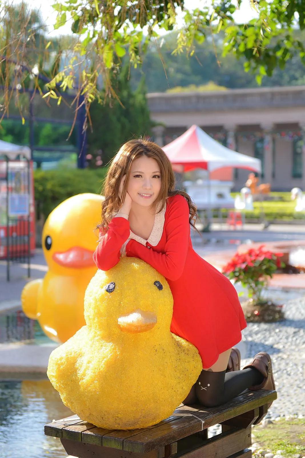 "Xu Ruiyu" Black-and-white beauty outside shot pictures - iNEWS