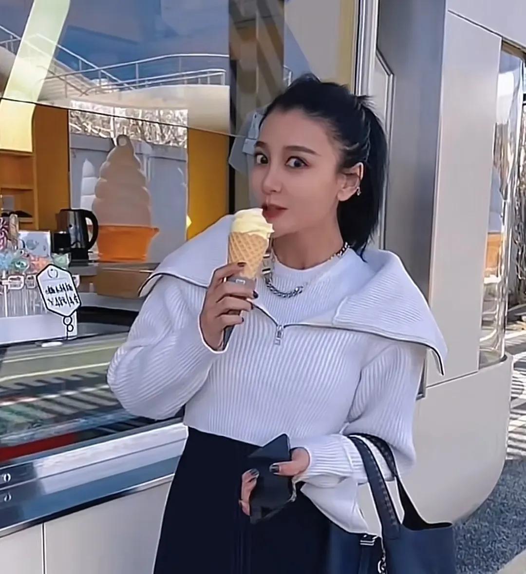 Cao Yunjin and his ex-wife Tang Wan may be reunited. Cao Yunjin posted ...