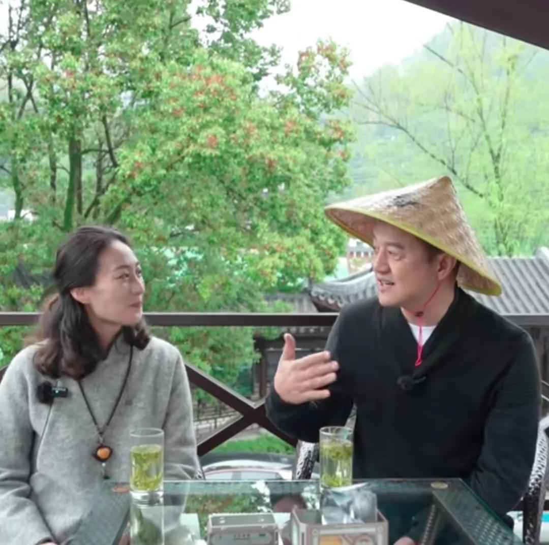 Actor Li Yapeng went to Wuyi Mountain to pick half a tael of tea and ...