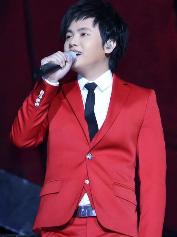 Shui Junyi's daughter Shui Yishi became a CCTV reporter, confident and ...