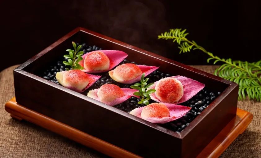 The restaurant sells special dishes, exquisite and delicious, practical ...