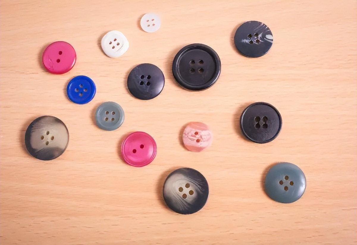 Fashion Change in Tinyness: A History of Buttons - iNEWS