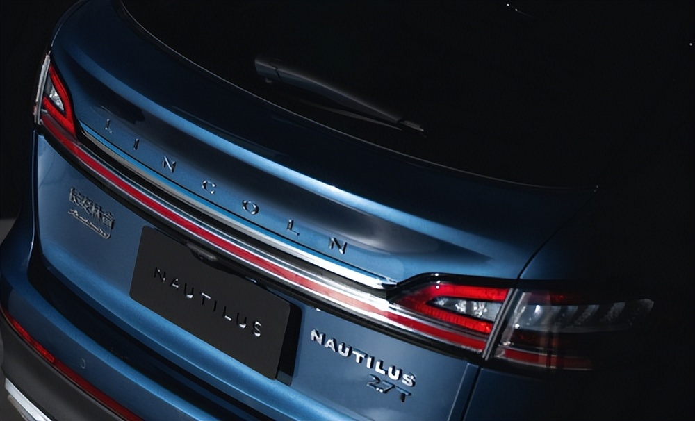 Showing the core of American SUV with gentleman's character, navigator ...