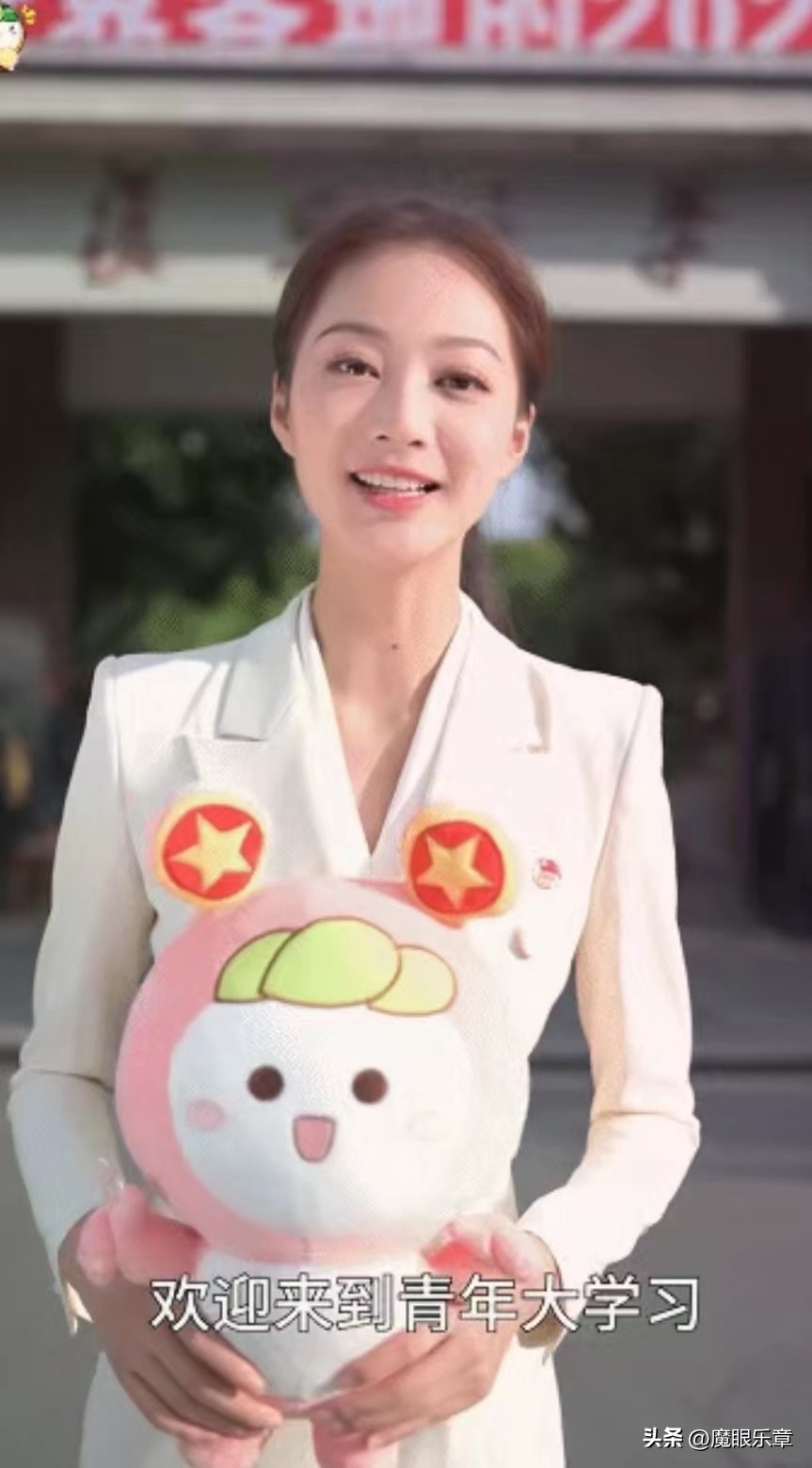 Will the 24-year-old Feng Lin become Dragon TV's "First Sister of ...