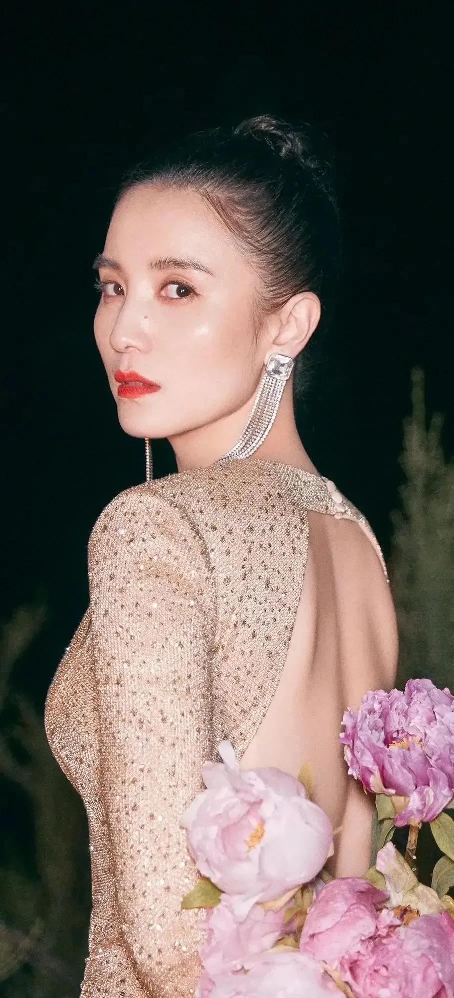 The beauty of Song Jia is indeed full of femininity and amazing - iNEWS