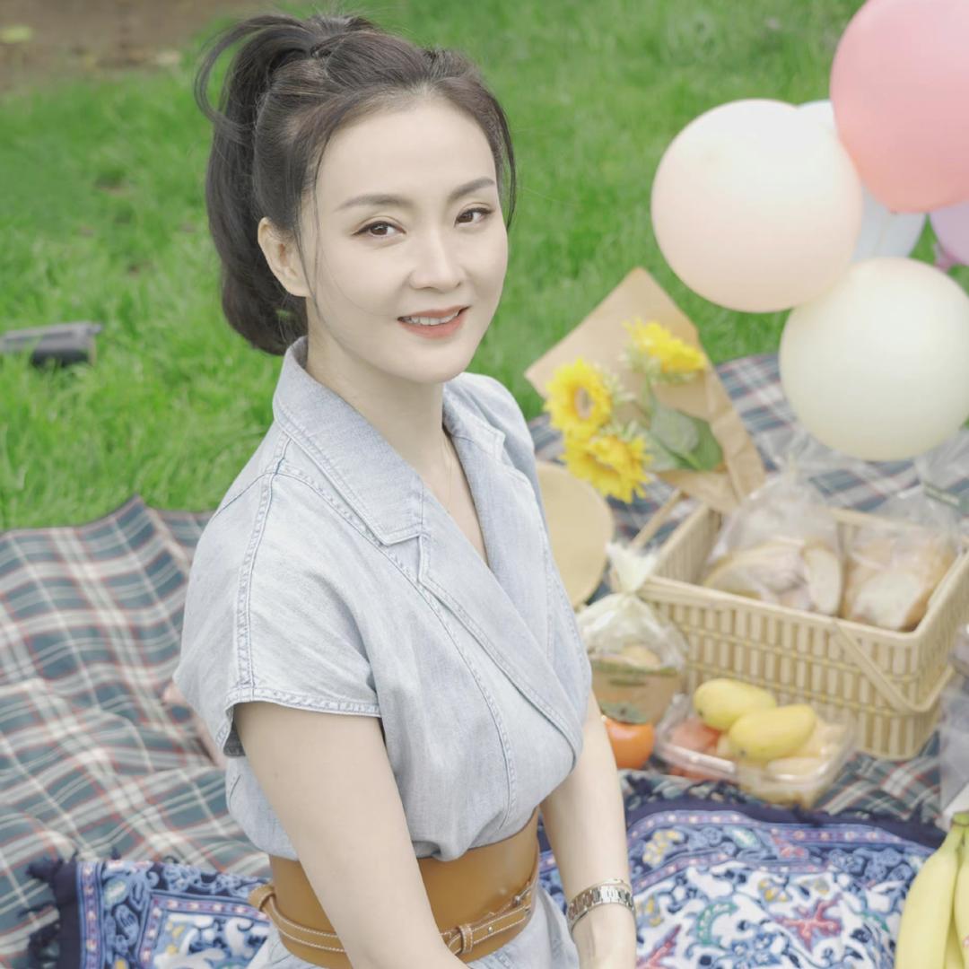 Little Gossip, Yang Mi, Zhao Liying, Yang Zi, Wu Lei - iNEWS