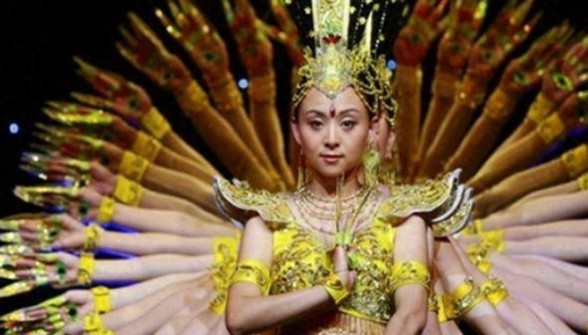 When the deaf-mute lead dancer of "Thousand-Hand Guanyin" became ...